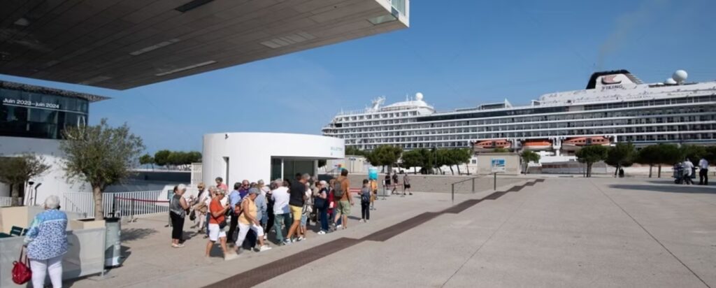 Cruise Disembarkation